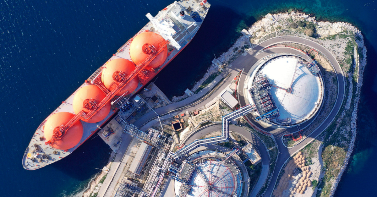 Road to FID Advisory Services for Downstream LNG Assets | FTI